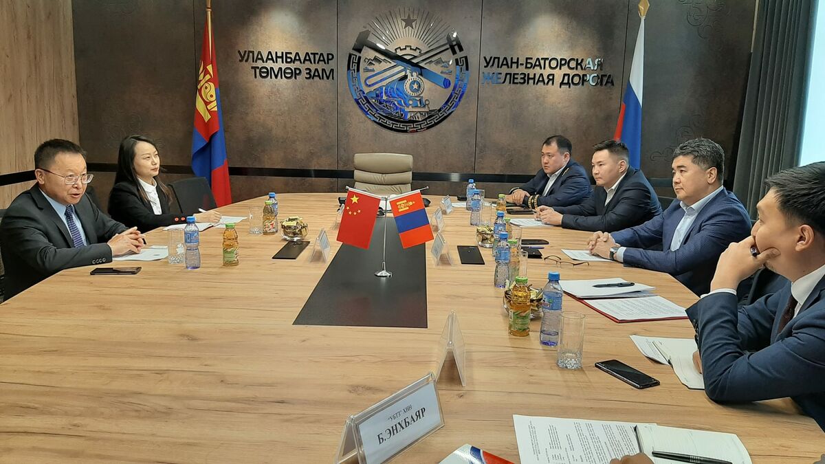 УБТЗ ын дарга Х Хэрлэн БНХАУ ын Элчин сайдын яамны Худалдаа эдийн засгийн зөвлөх Сун Сүежинийг